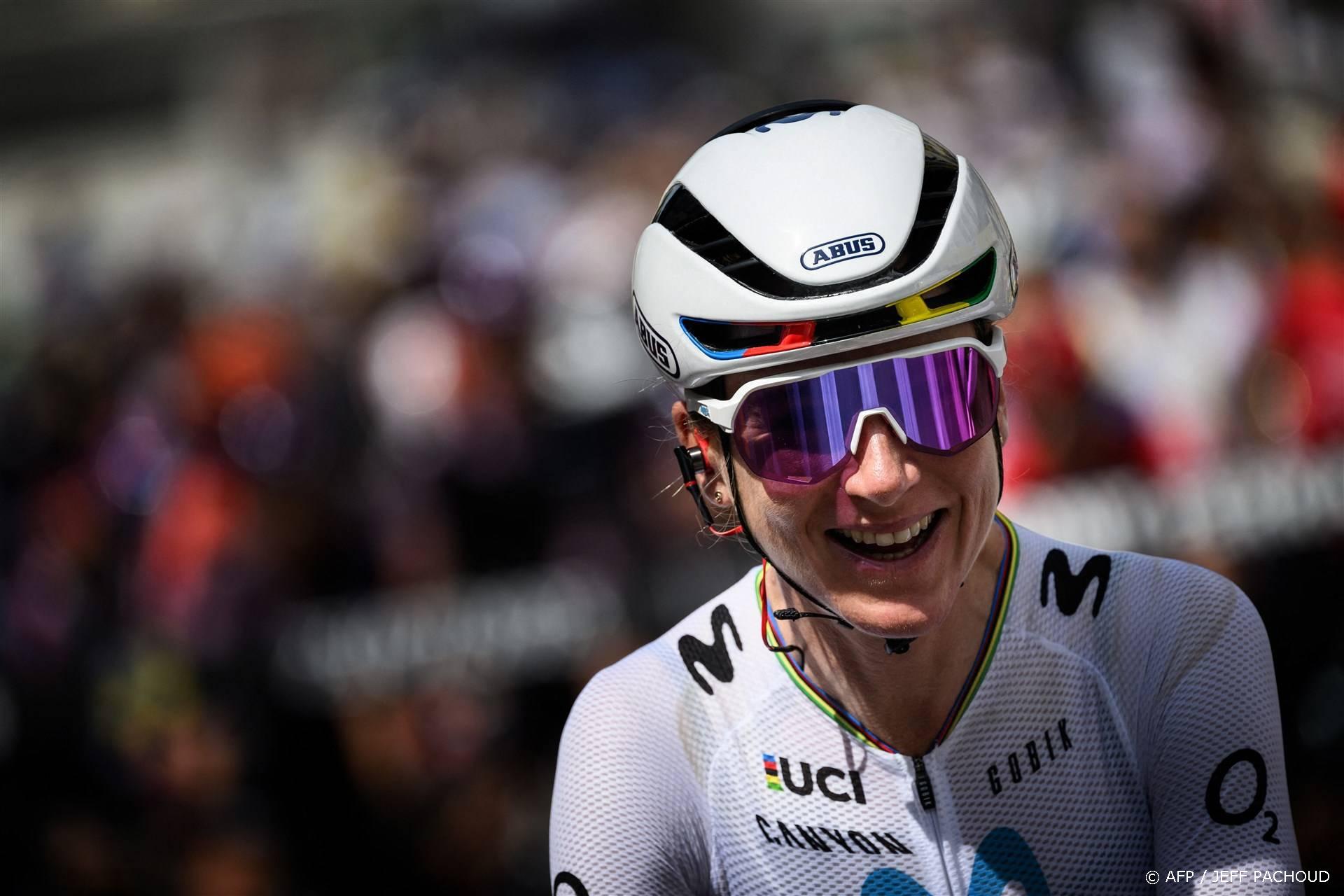 Liane Lippert wint etappe, teamgenote Van Vleuten valt maar blijft ...