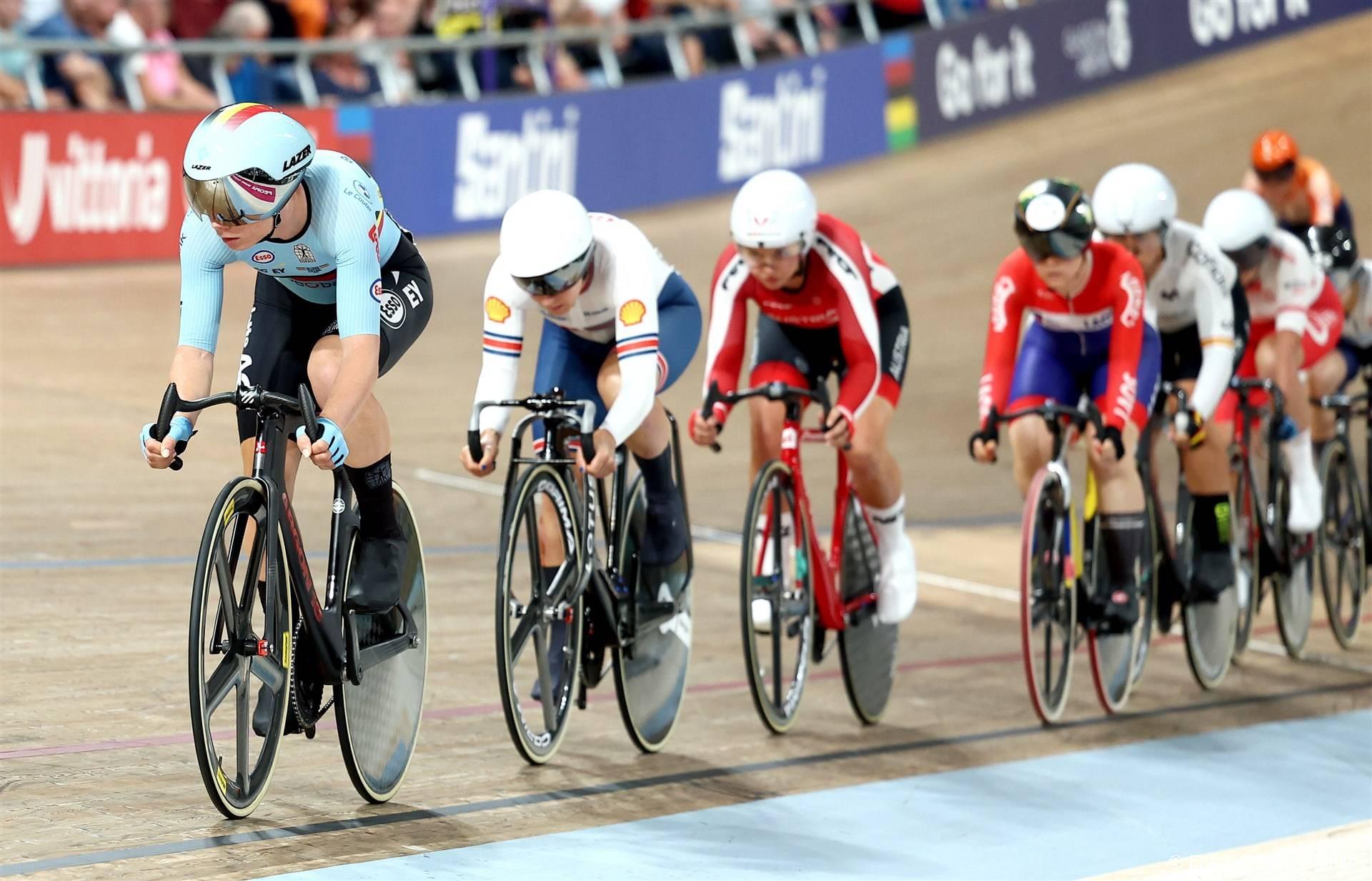 Marit Raaijmakers eindigt zesde in puntenkoers WK baanwielrennen Glasgow