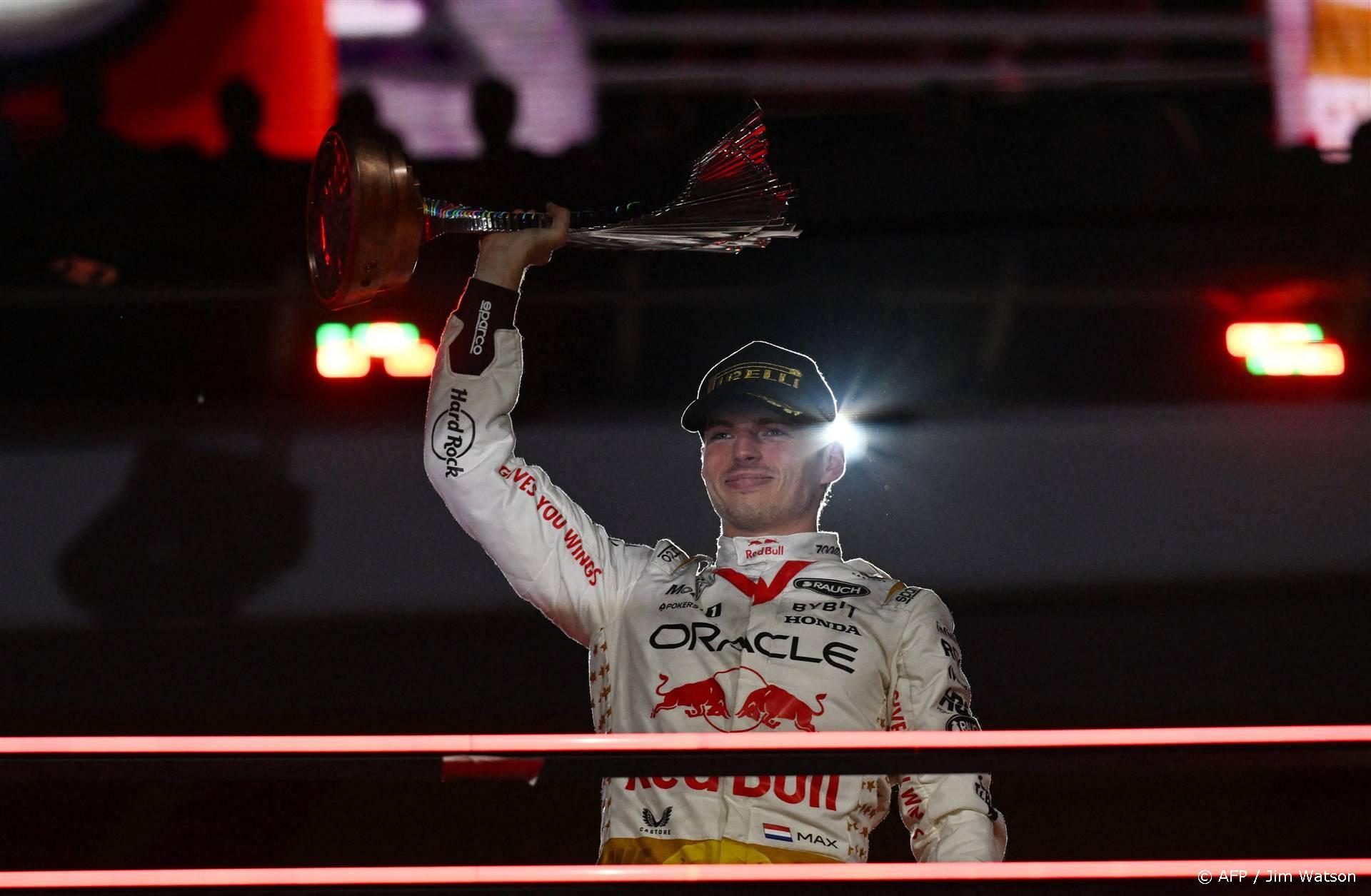 Verstappen viert zege in Las Vegas met Elvis-rit in Rolls Royce