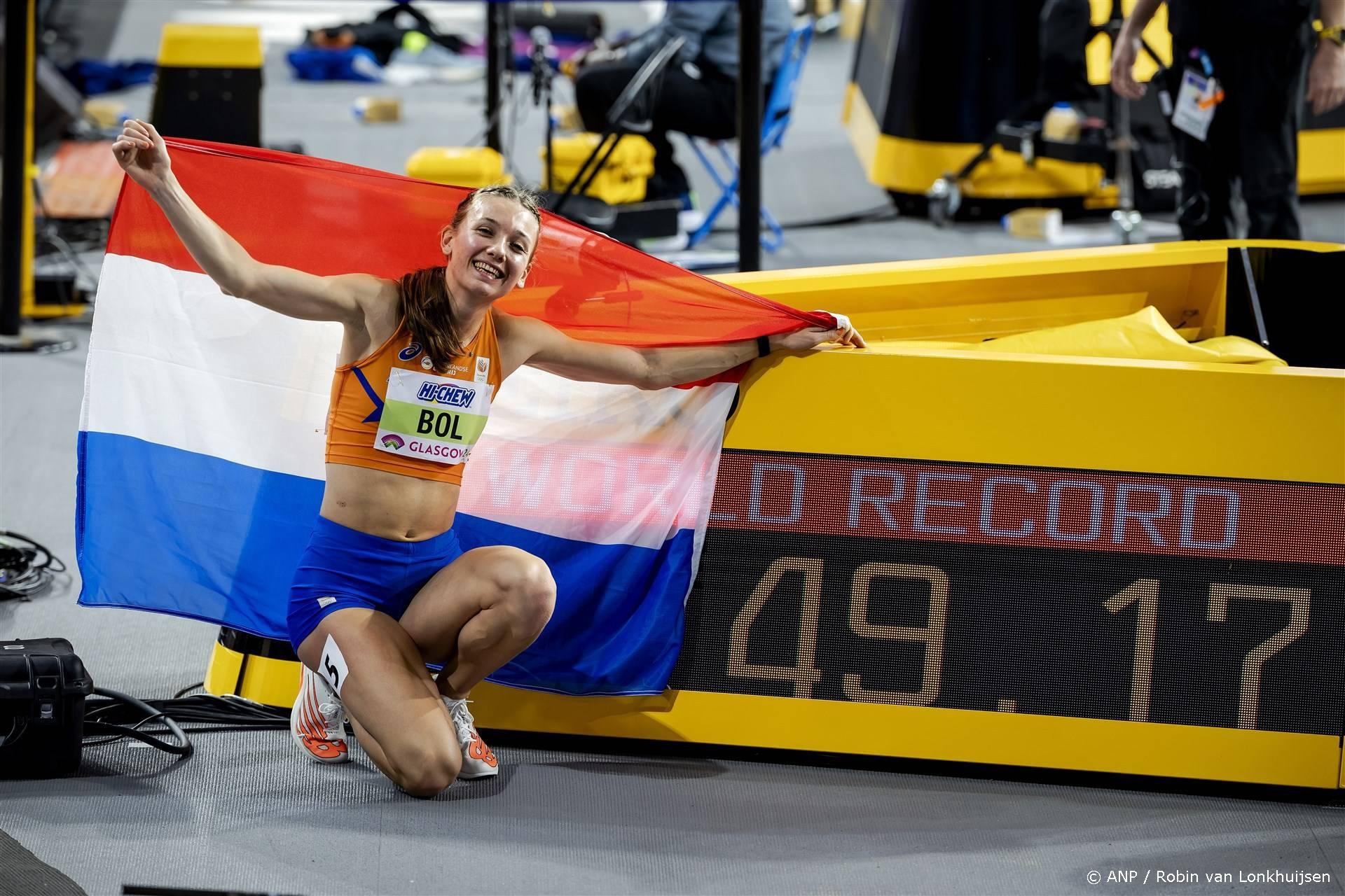 Femke Bol verbreekt wereldrecord met behulp van opblaasbad en ijsklontjes