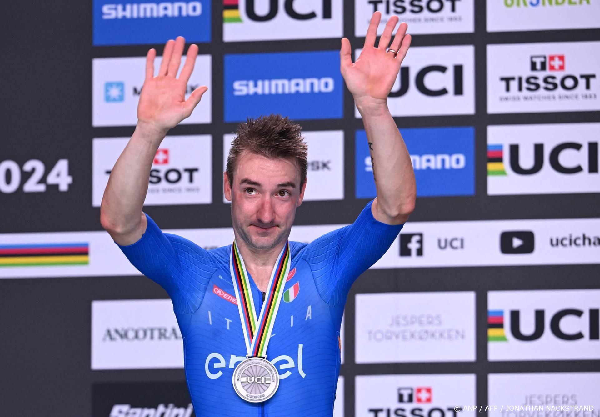 Wielrenner Elia Viviani zwaait af na Wereldkampioenschap baanwielrennen